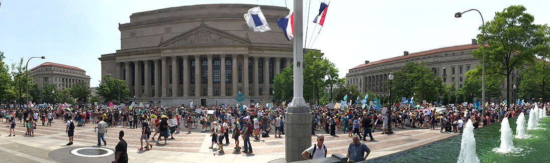 Huge Climate March Crowds Protest Trump's Anti-Environment Actions ...