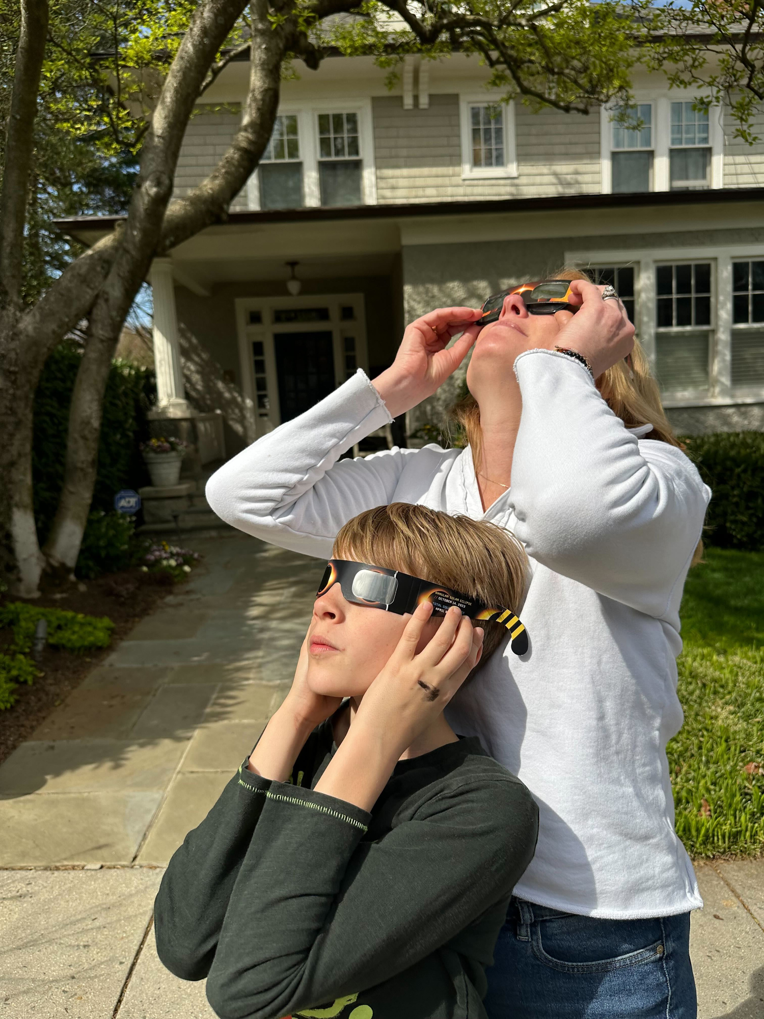 Across the US, Awe Unites During the Darkness of a Total Solar Eclipse ...