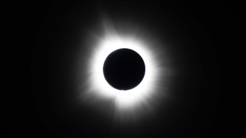 Across the US, Awe Unites During the Darkness of a Total Solar Eclipse ...