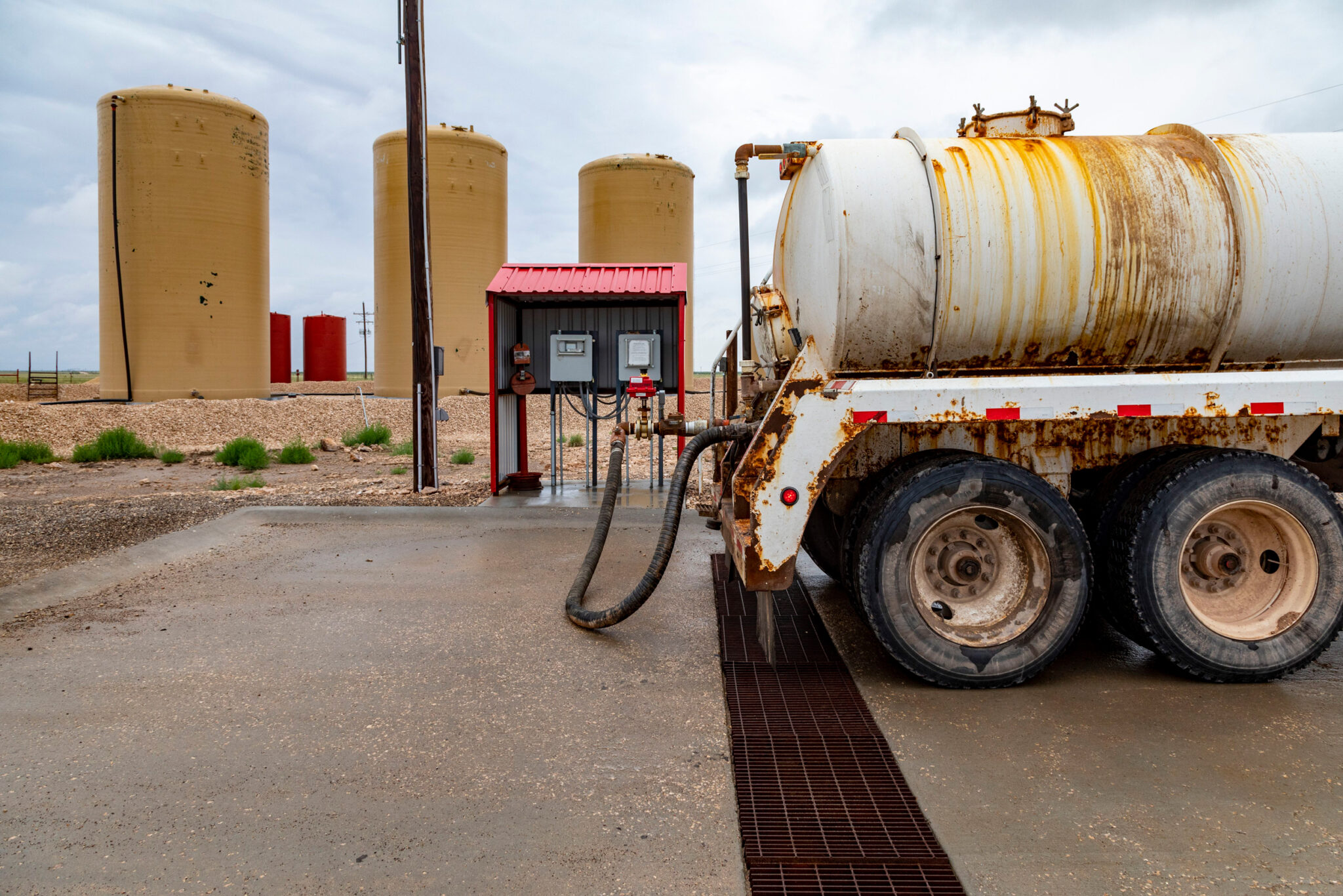 Texas Oil Drillers Can Bury Toxic Waste on Private Property Without ...