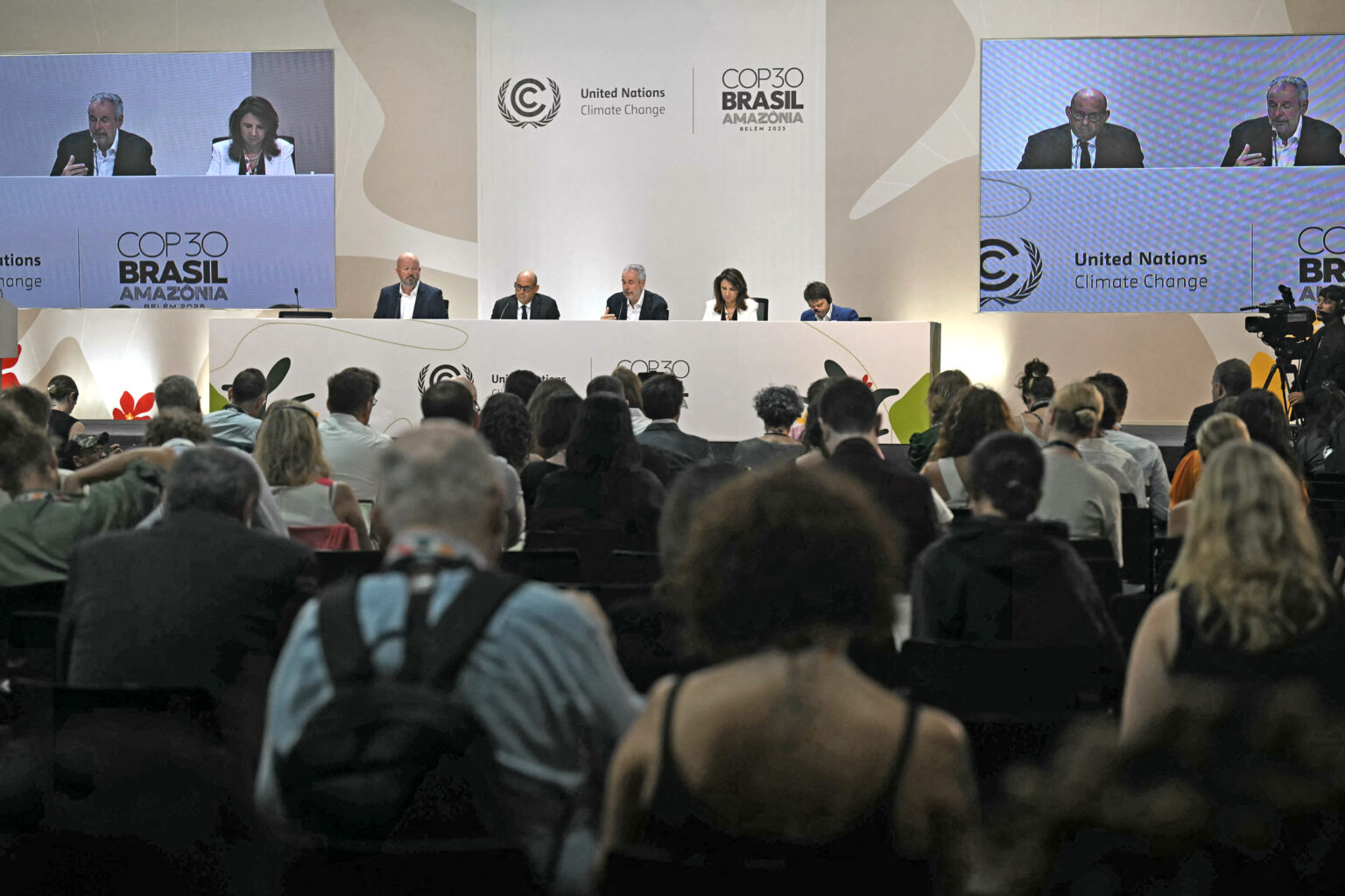 Poor Air, Glaring Lights and Stress Could Hobble COP30 Climate Talks ...